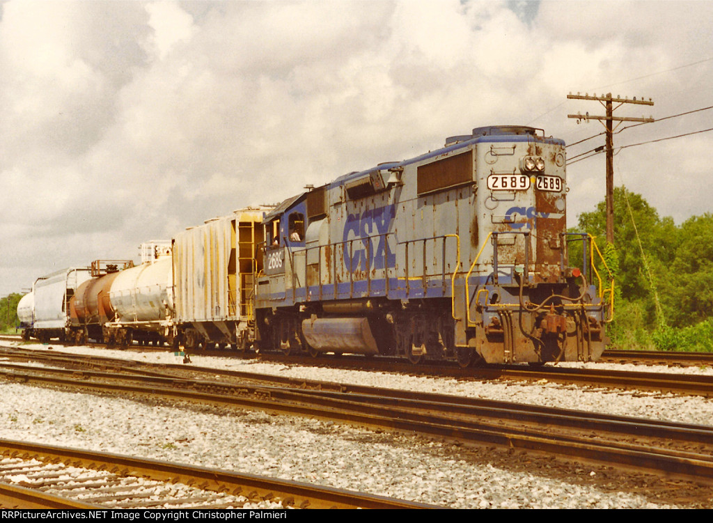 CSXT 2689 Leads the Bay Turn
